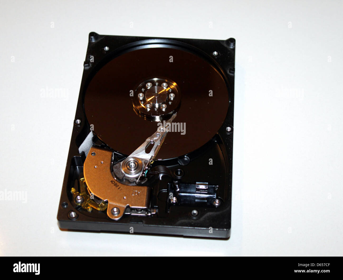 This image shows the inside of a 7200 RPM IDE/PATA hard disk drive. The ...