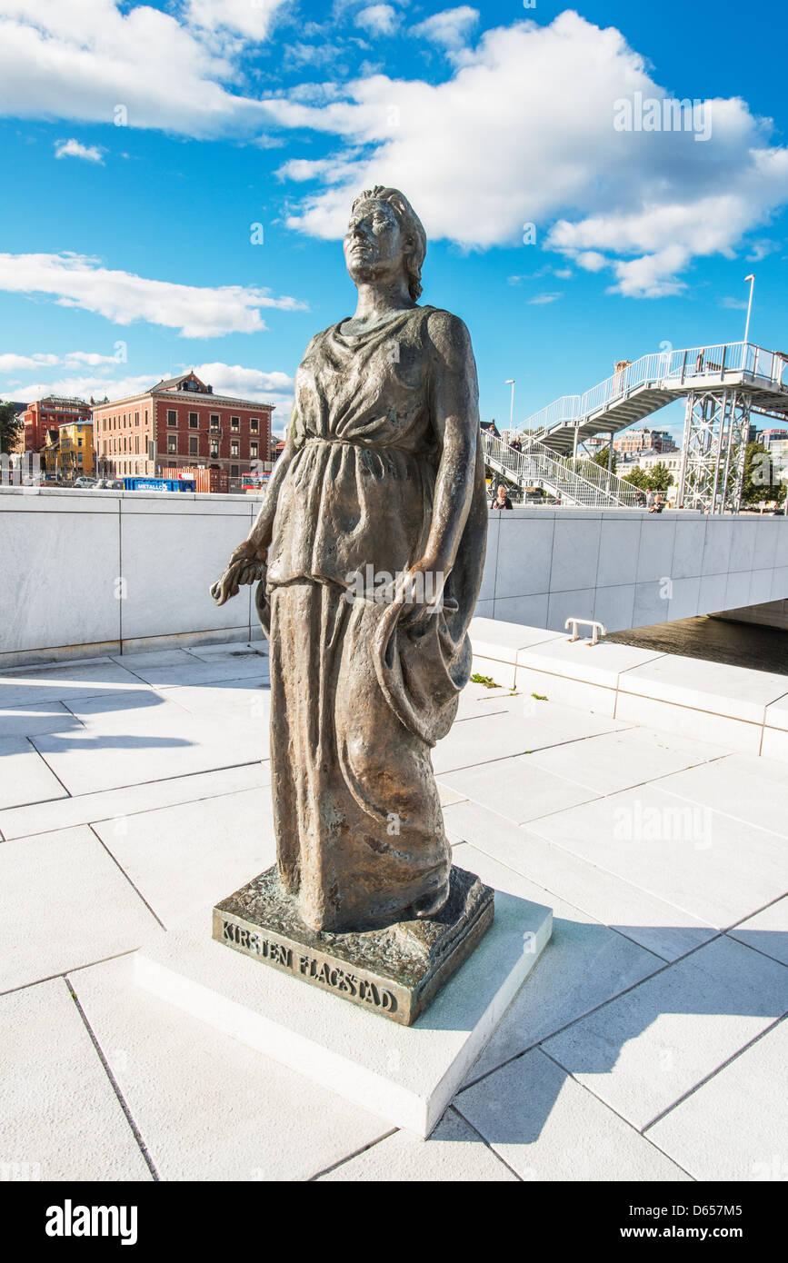 Oslo statue hi-res stock photography and images - Alamy
