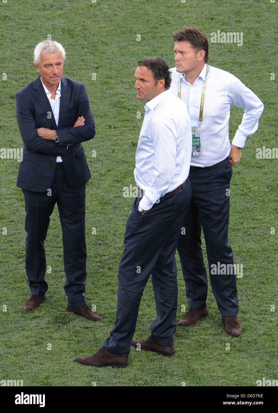 The Netherlands' head coach Bert van Marwijk (L), and goalie coach Ruud ...