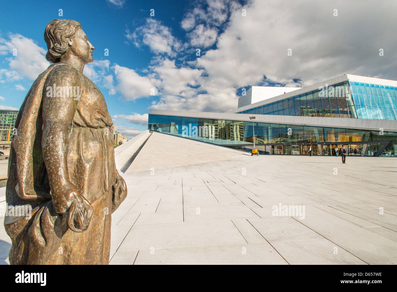 Oslo statue hi-res stock photography and images - Alamy