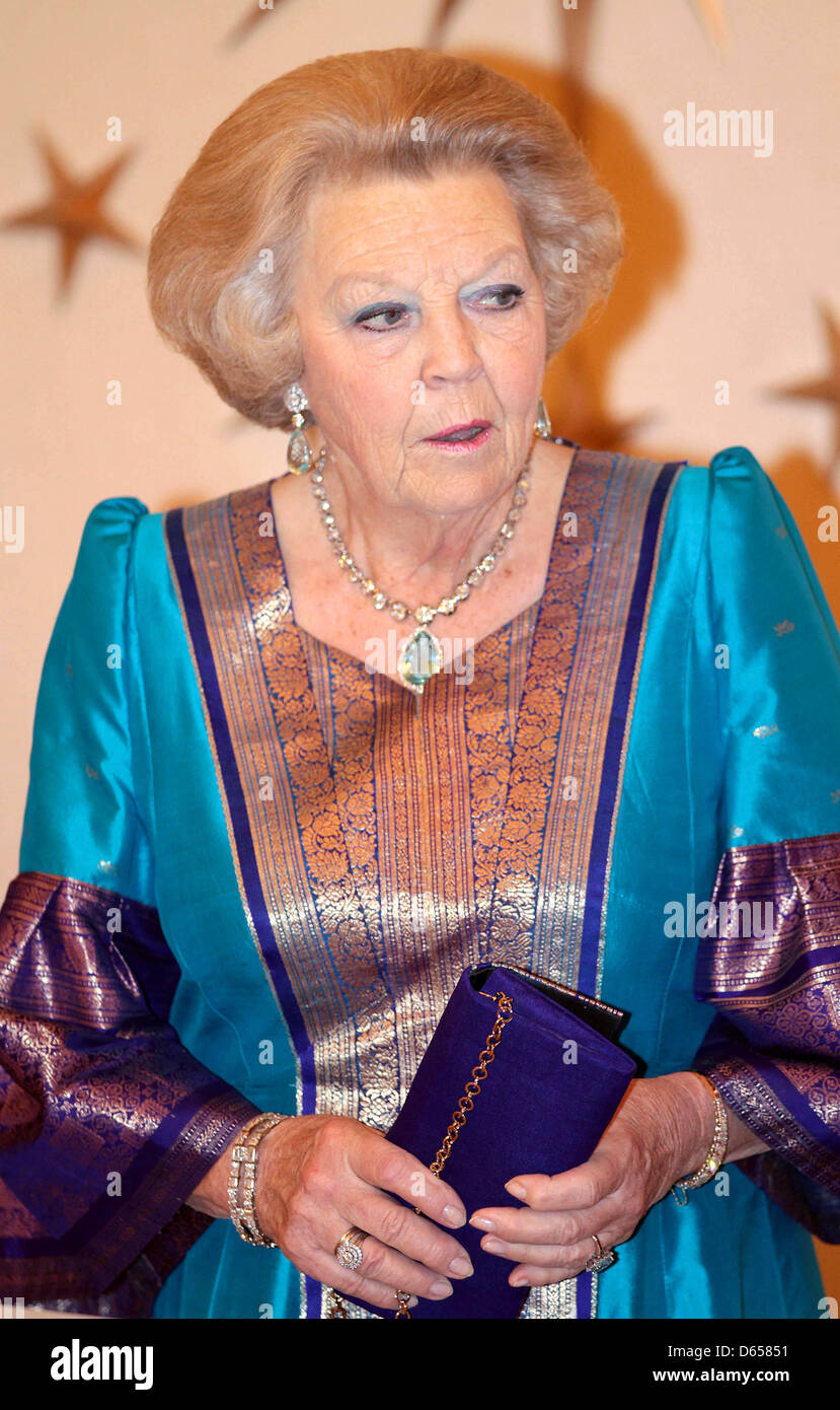 Queen Beatrix Queen Beatrix with President Abdullah Gul and Hayrunnisa ...