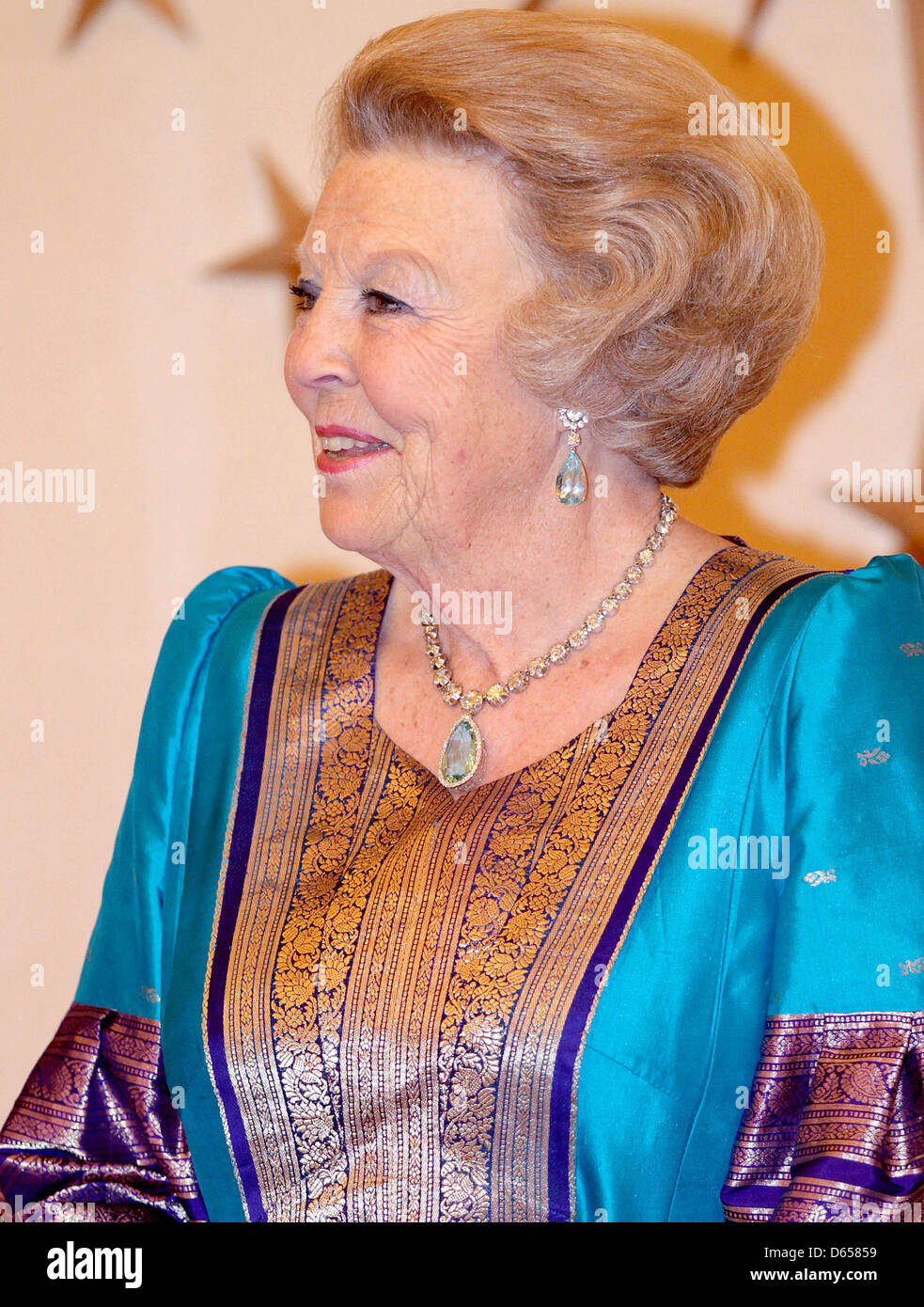 Queen Beatrix Queen Beatrix with President Abdullah Gul and Hayrunnisa ...