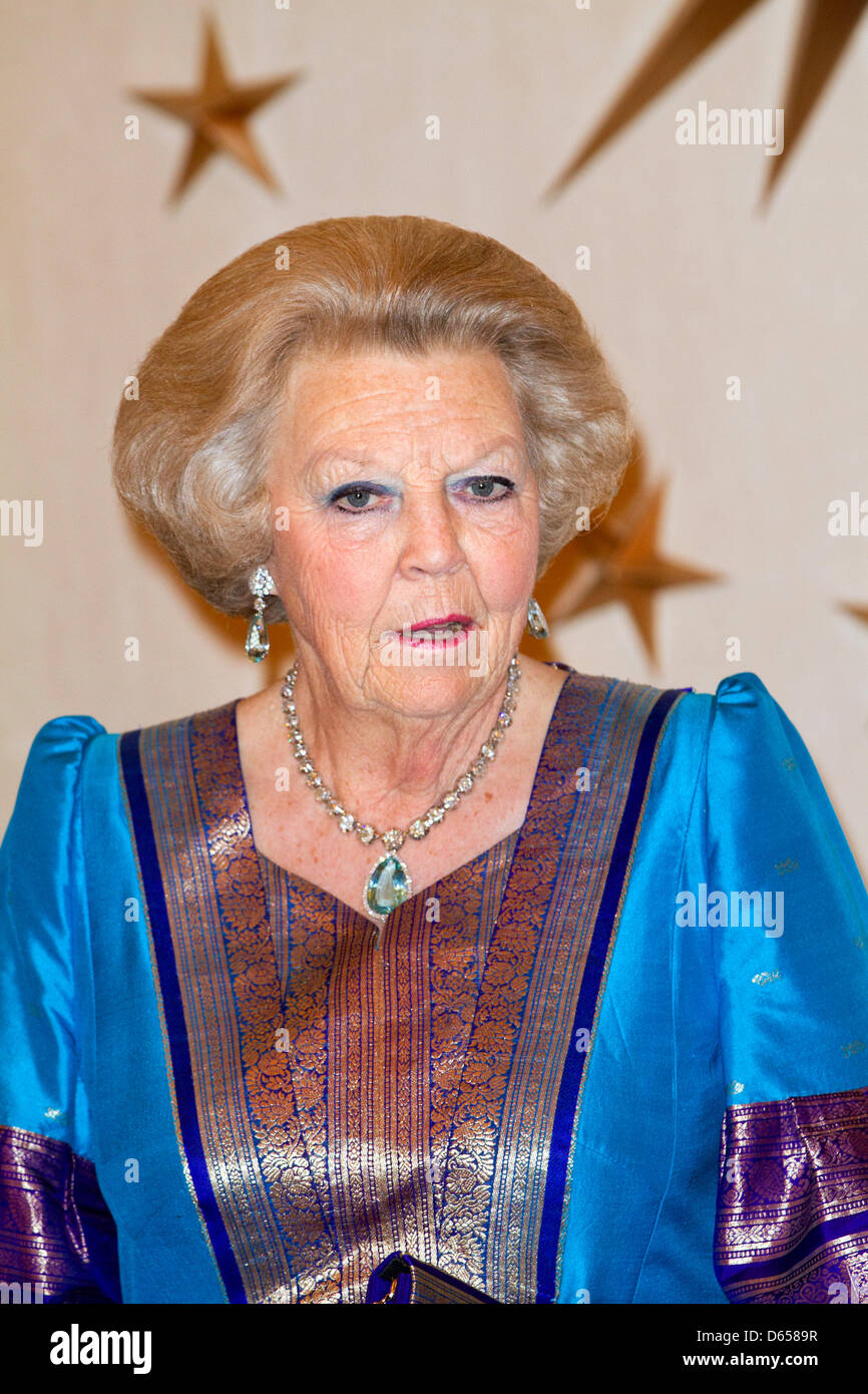 Queen Beatrix of The Netherlands visits President Gul and his wife ...