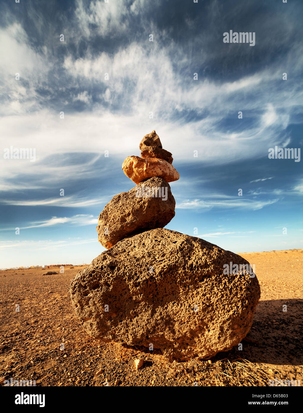 Human in desert hi-res stock photography and images - Alamy