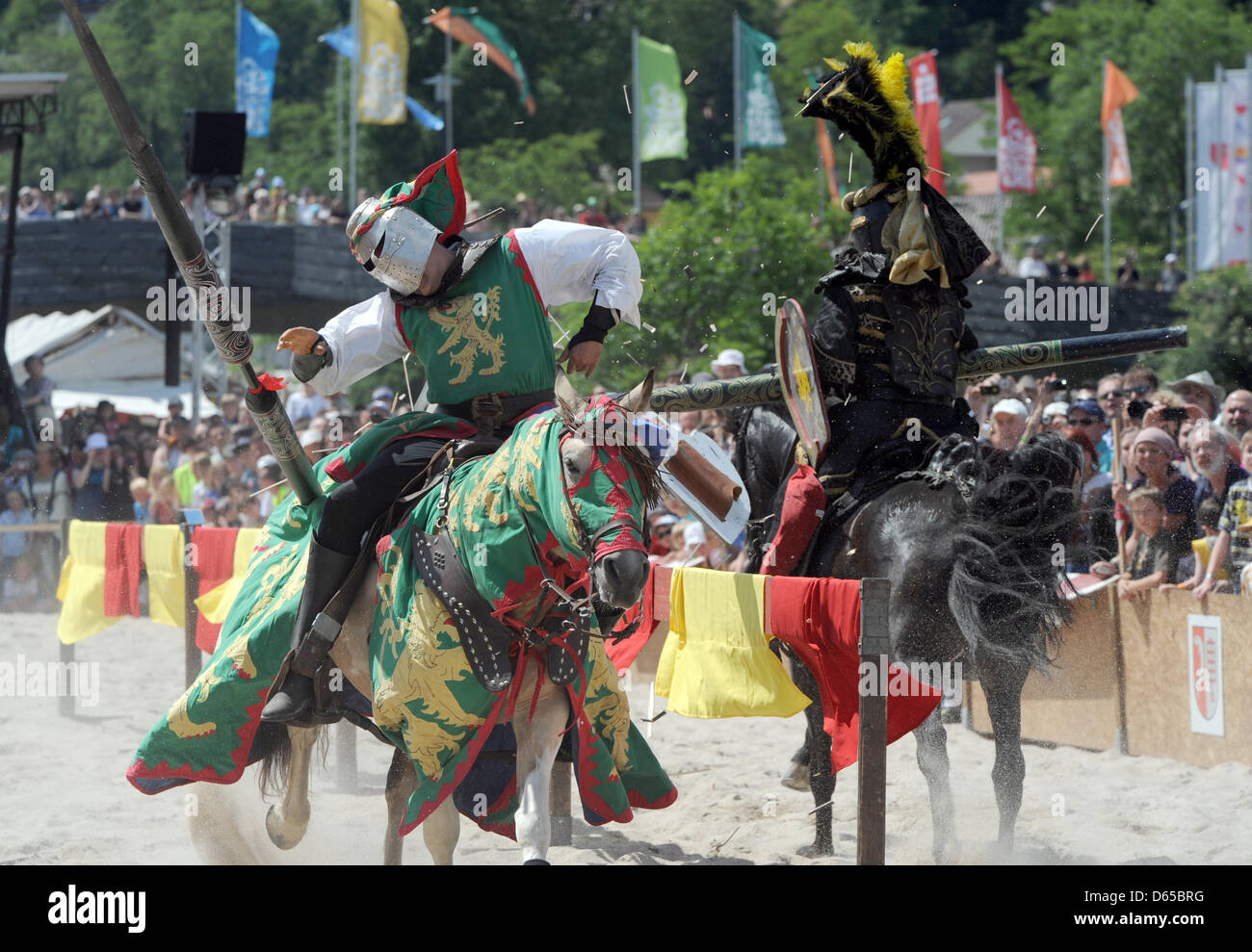 Knight duel hi-res stock photography and images - Alamy