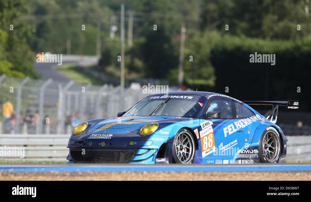 The Nissan Delta Wing of Highcroft Racing, starting out of competition ...