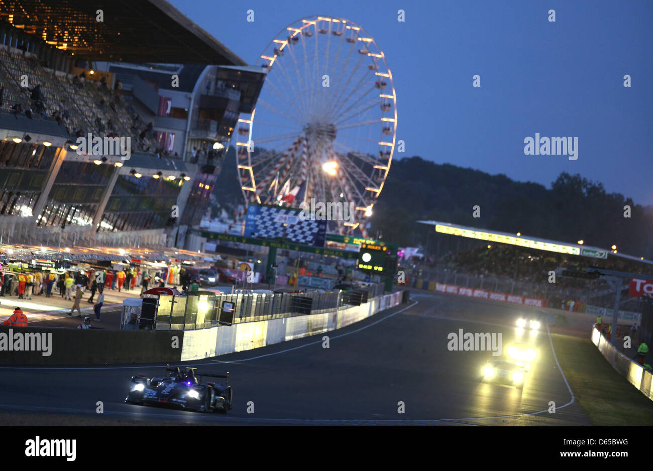 The start of the 24 hours of le mans hi-res stock photography and ...