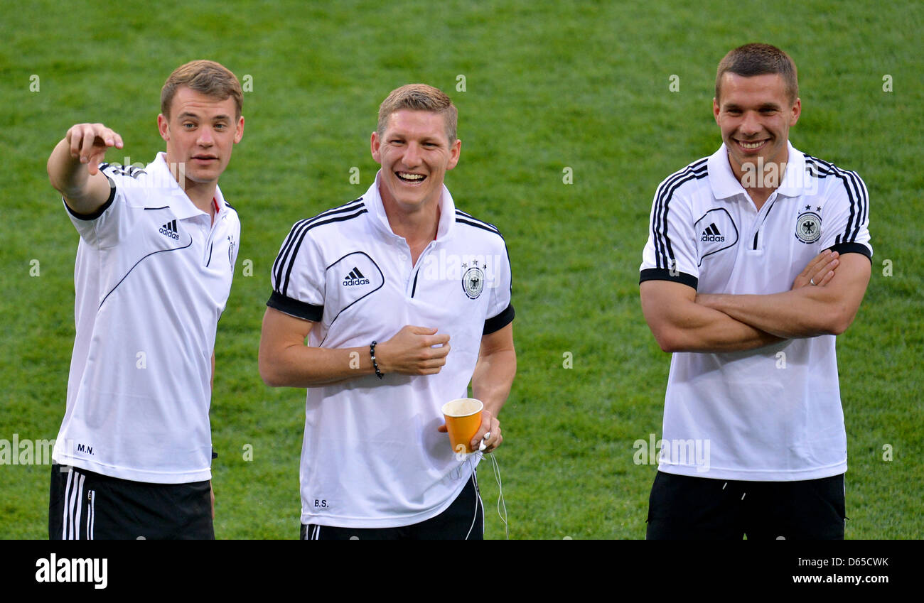 Germany's goalkeeper Manuel Neuer (L-R), Bastian Schweinsteiger and ...