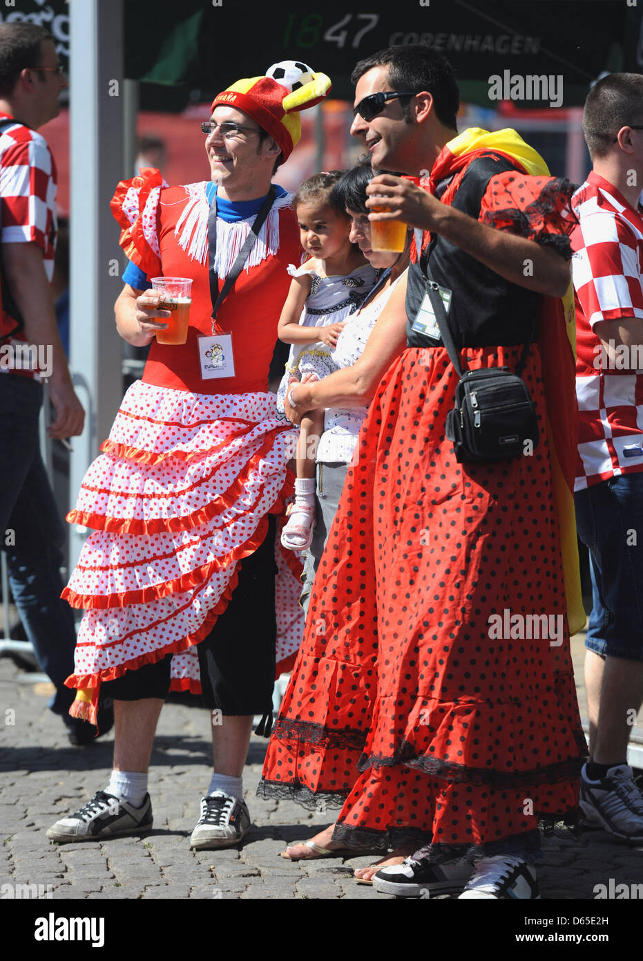 Spanish football supporters hi-res stock photography and images - Alamy