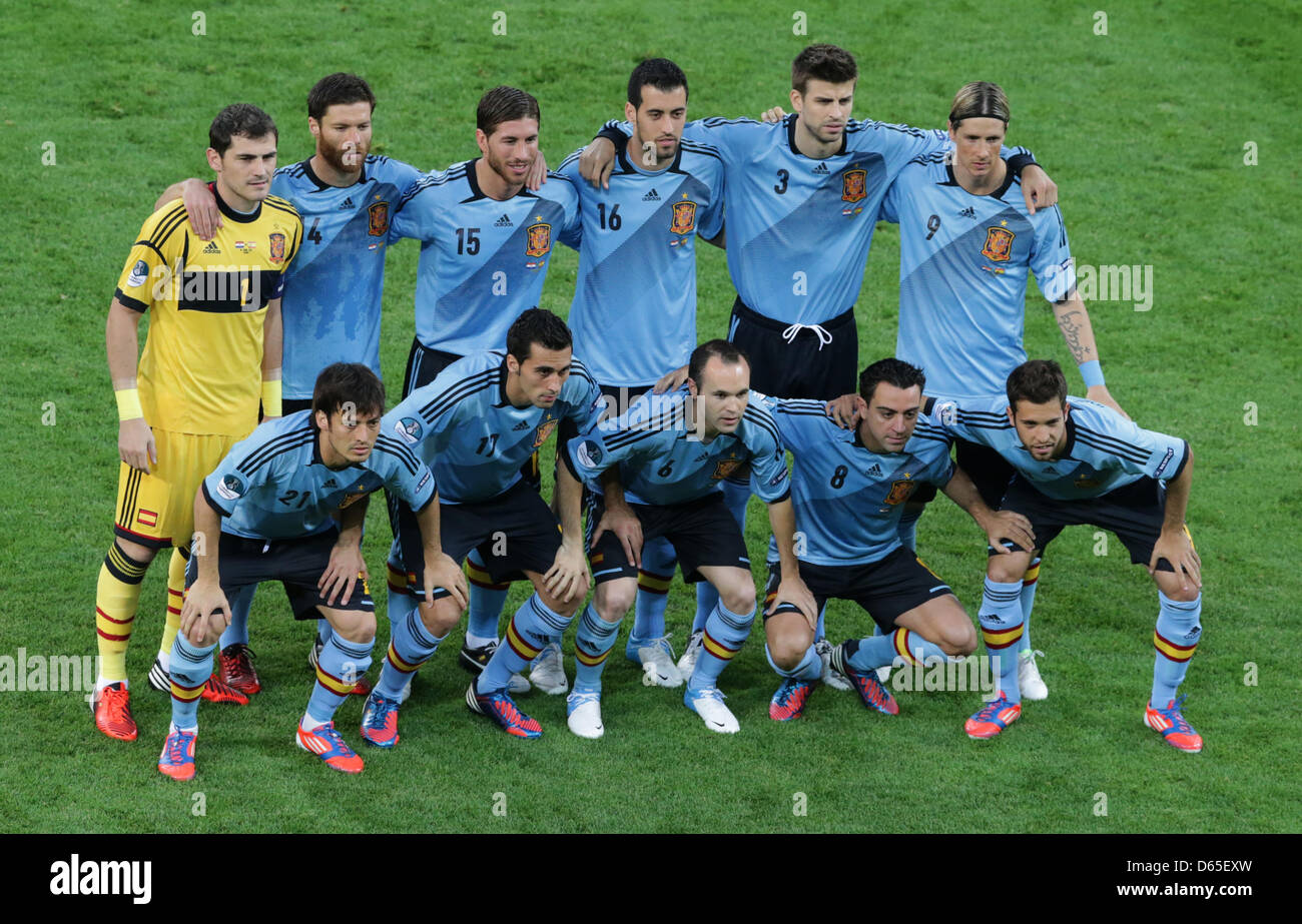 Spanish national soccer team (back row, L-R: goalkeeper Iker Casillas ...