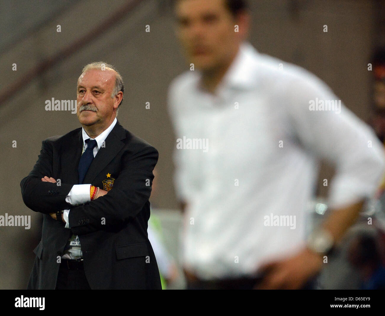 Spain's head coach Vicente Del Bosque (L) next to Croatia's head coach ...