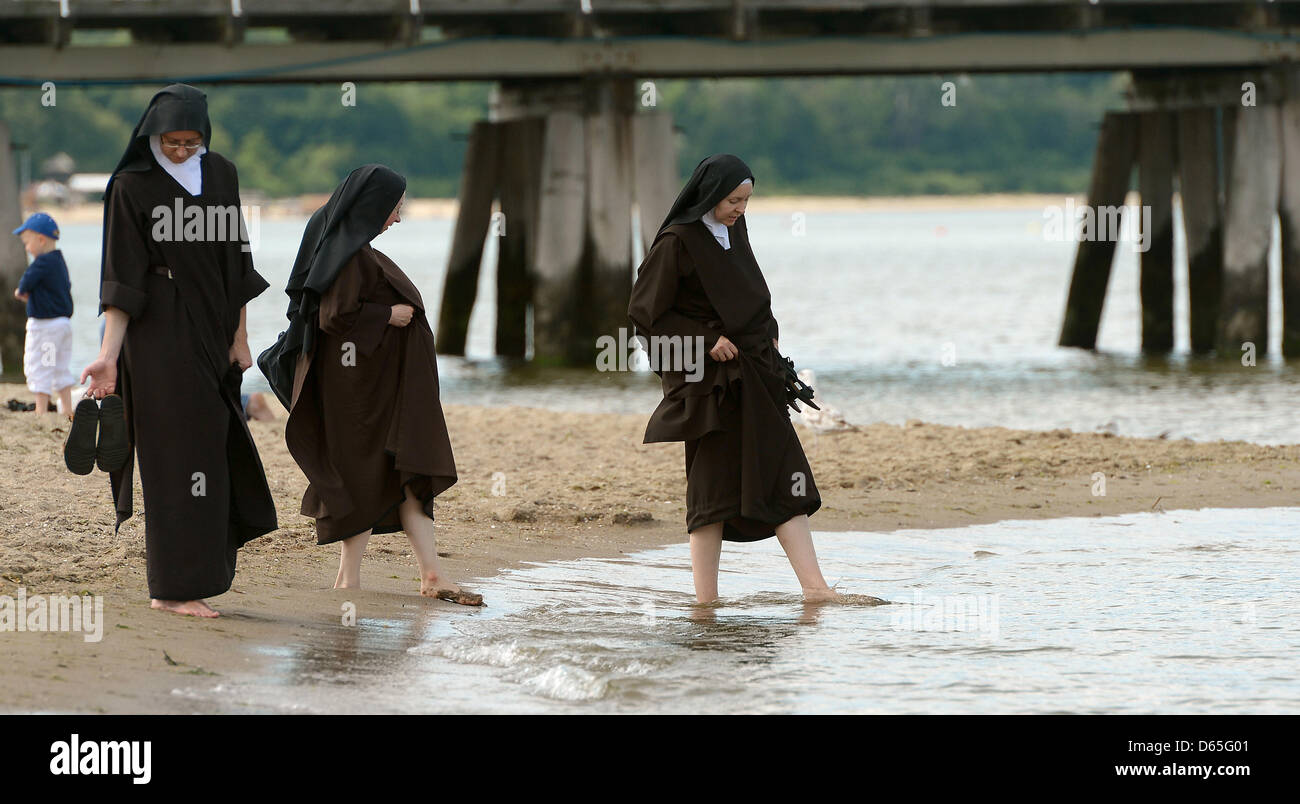 Nuns on the beach hi-res stock photography and images - Alamy