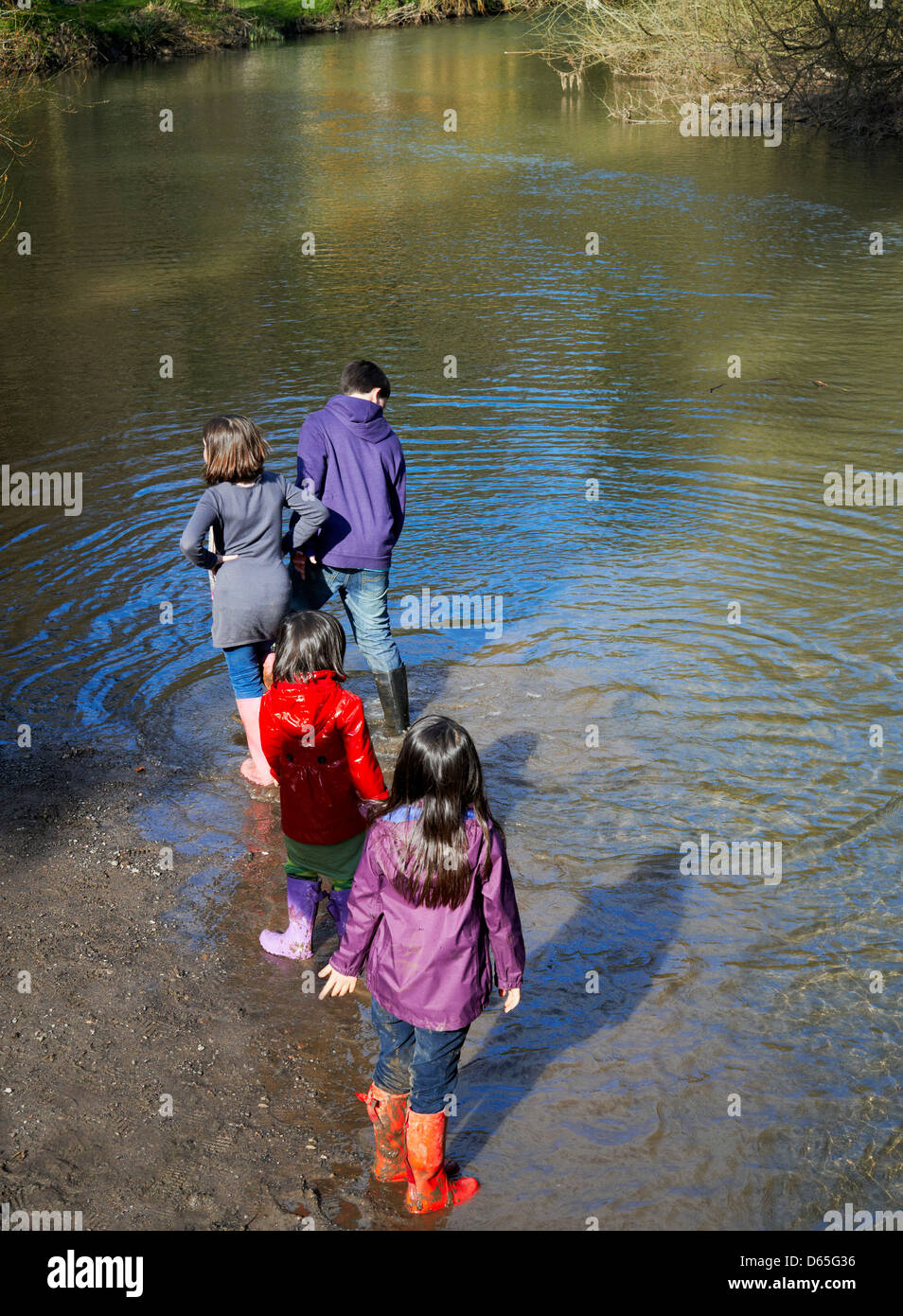 Children playing in river hi-res stock photography and images - Alamy