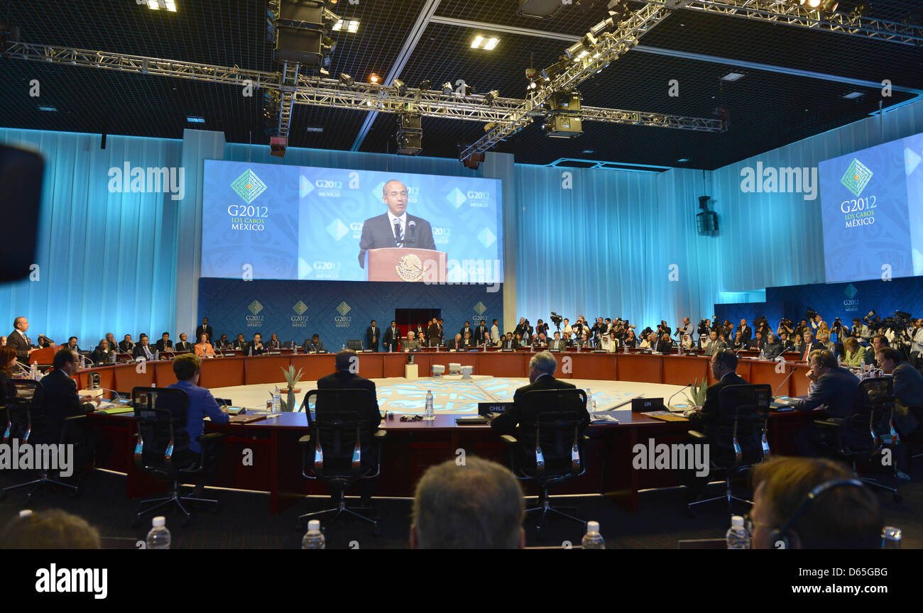 Mexican President Felipe Calderon opens the first working session of ...