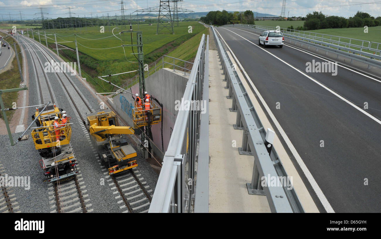 Workers install overhead wiring for the future ICE highspeed line ...