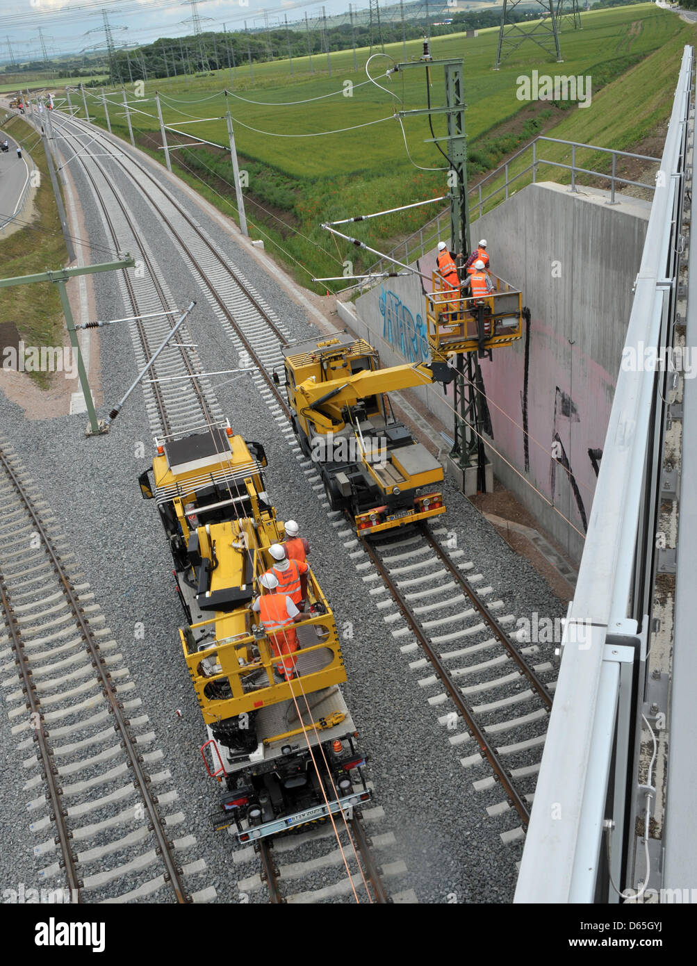 Cost install hi-res stock photography and images - Alamy