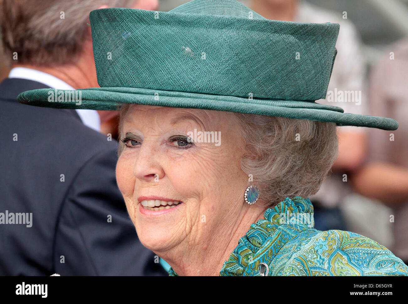 Queen Beatrix Queen Beatrix at the opening of the new provincial house ...