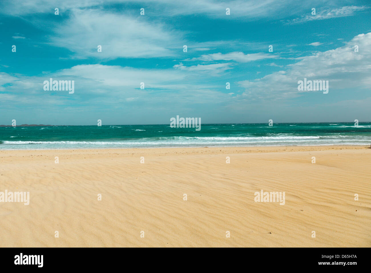 Waves sandy shore atlantic hi-res stock photography and images - Alamy