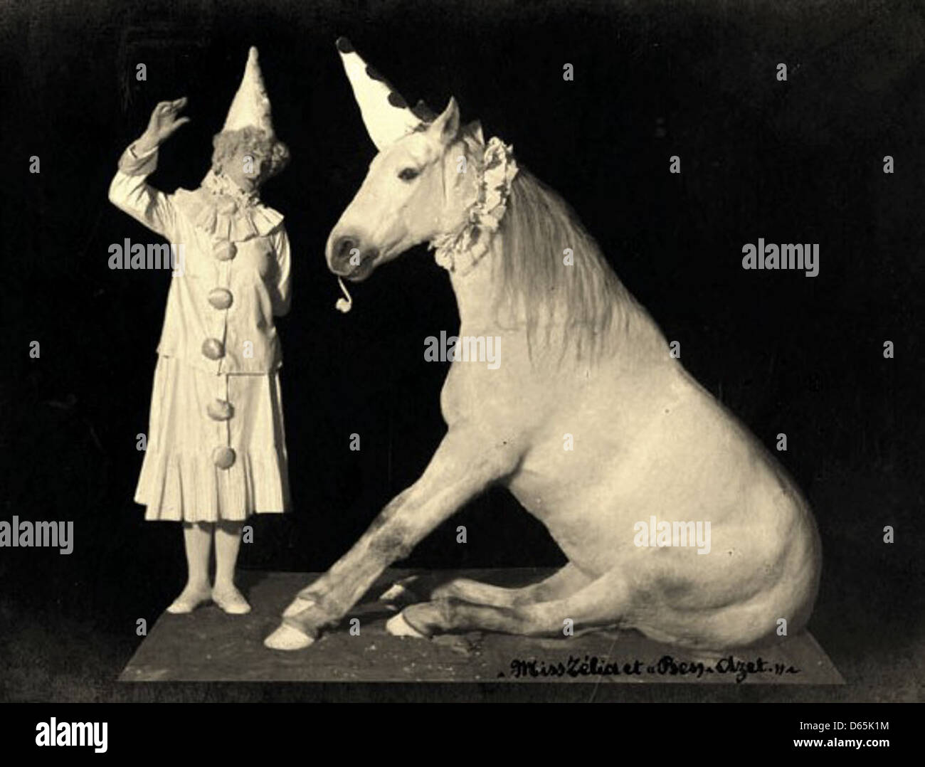 Circus performer 1800s hi-res stock photography and images - Alamy