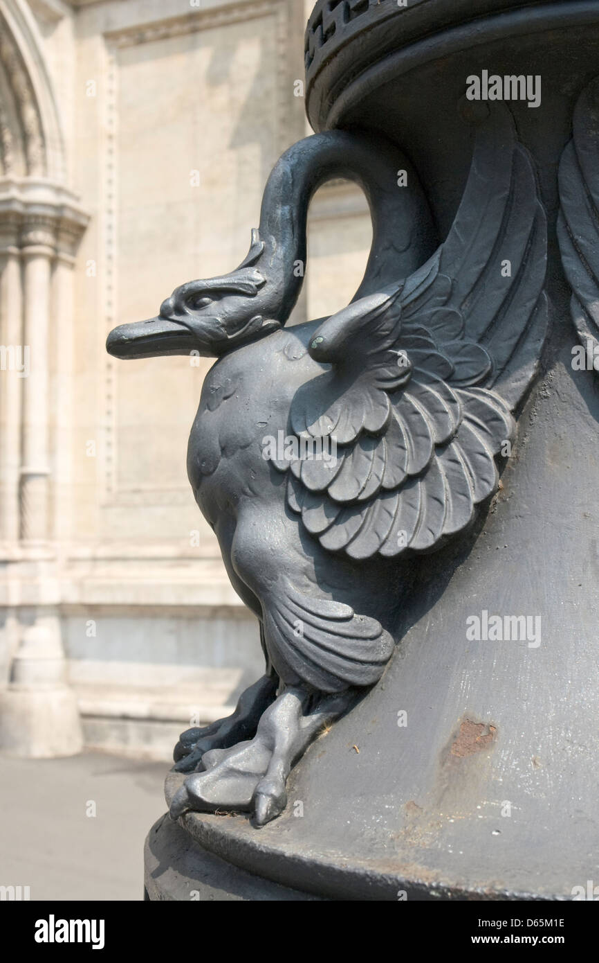 Swan ornamenting a street lamp in Vienna Stock Photo - Alamy