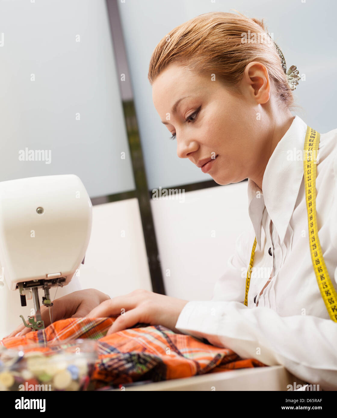 A sewer working on the sewing machine Stock Photo - Alamy