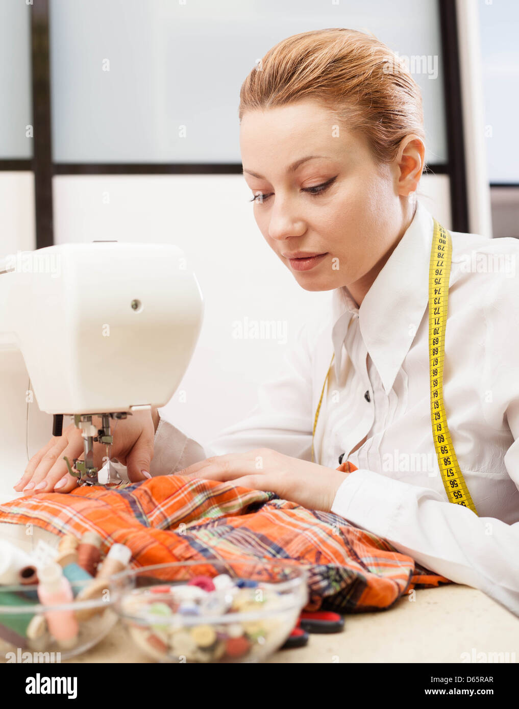 A sewer working on the sewing machine Stock Photo - Alamy