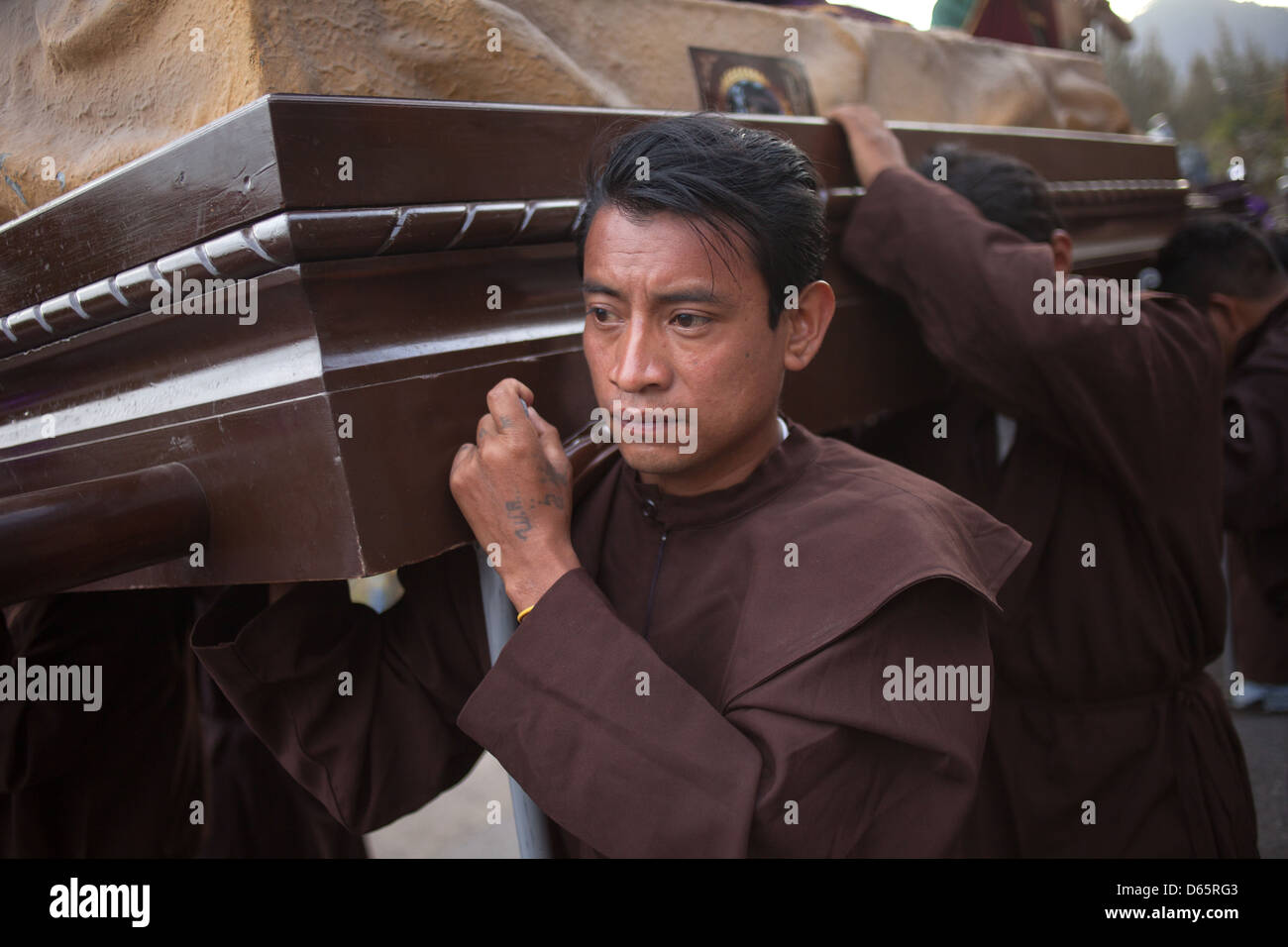 Men carrying a throne hi-res stock photography and images - Alamy