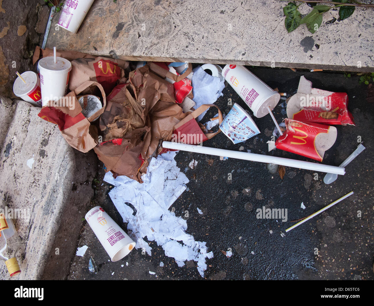 Fast food litter hi-res stock photography and images - Alamy
