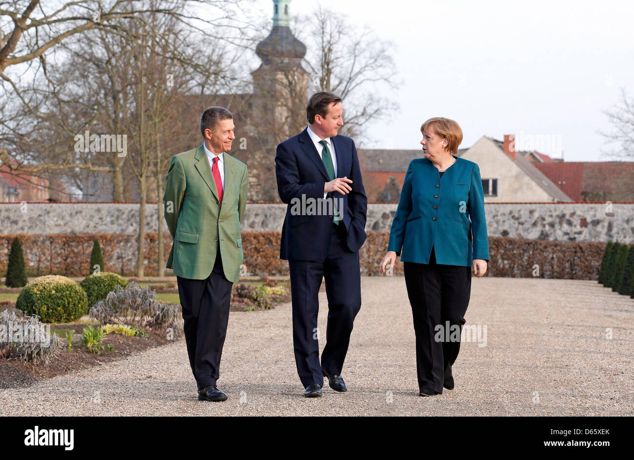 Angela merkel and her husband joachim sauer hi-res stock photography ...