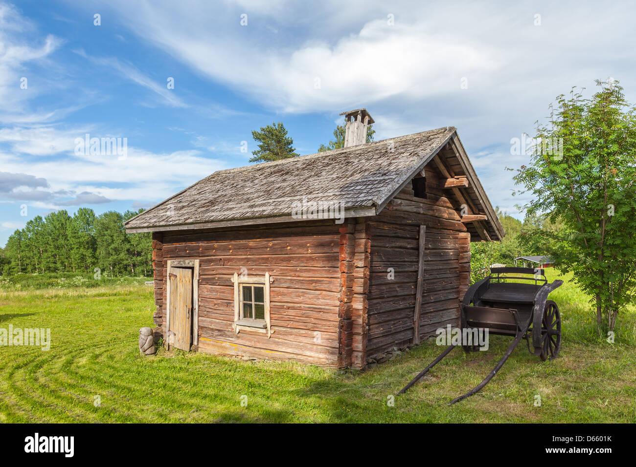 Old wooden cottage hi-res stock photography and images - Alamy