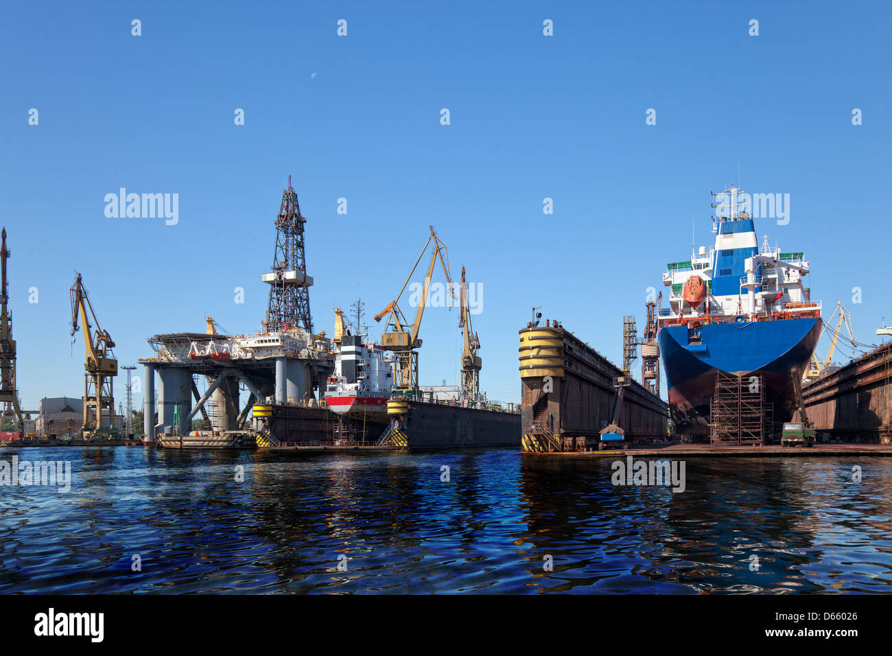 Oil spill factory hi-res stock photography and images - Alamy