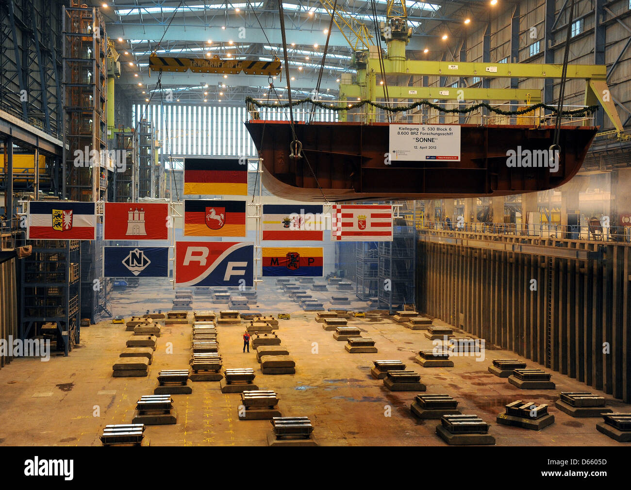 Module ship construction hi-res stock photography and images - Alamy