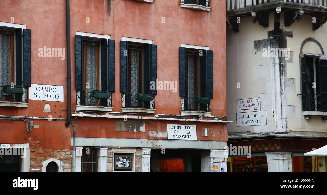 Signs venice hi-res stock photography and images - Alamy