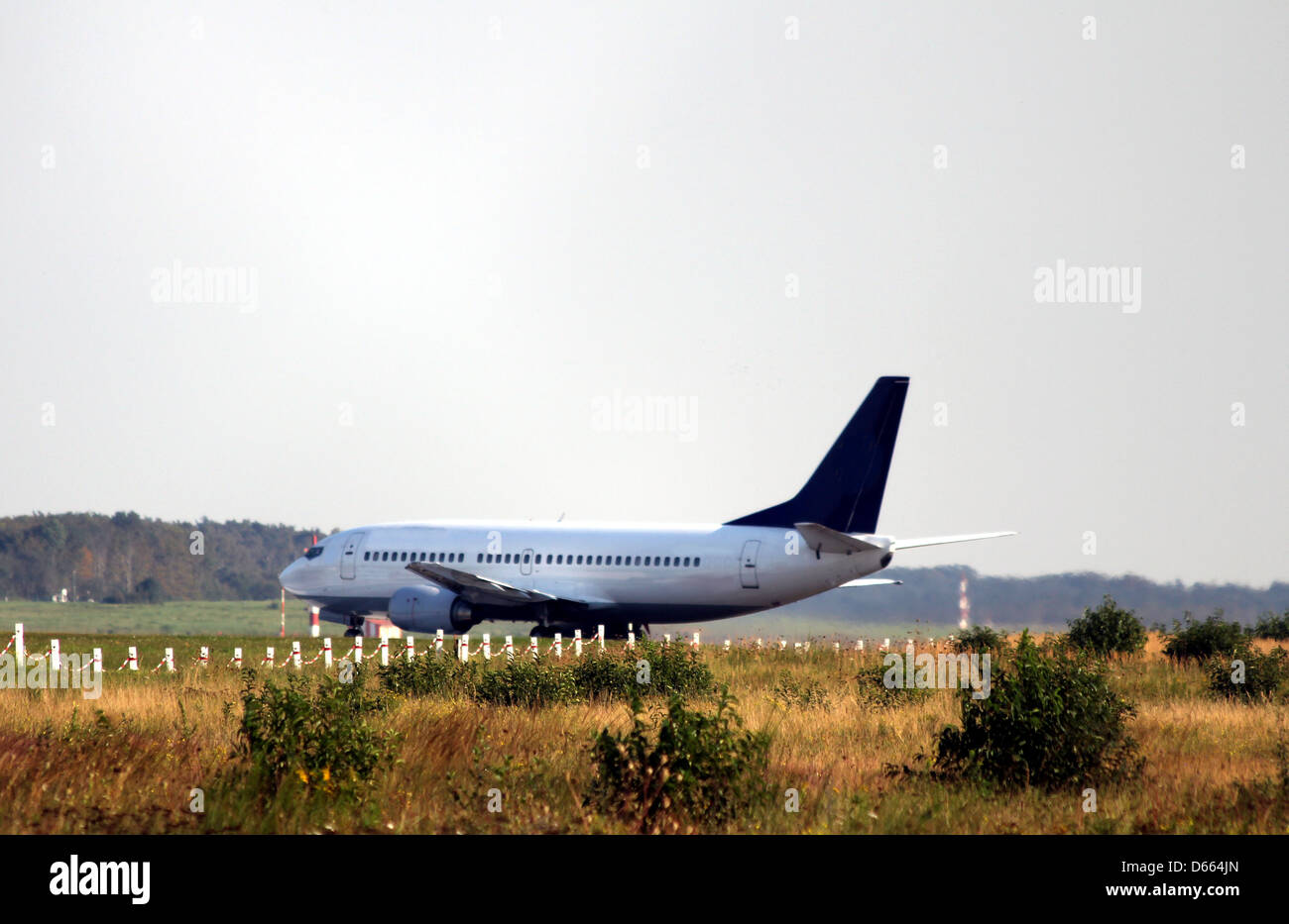 Plain white aircraft hi-res stock photography and images - Alamy