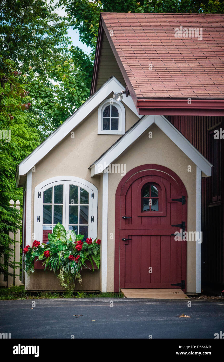 Garage addition hi-res stock photography and images - Alamy
