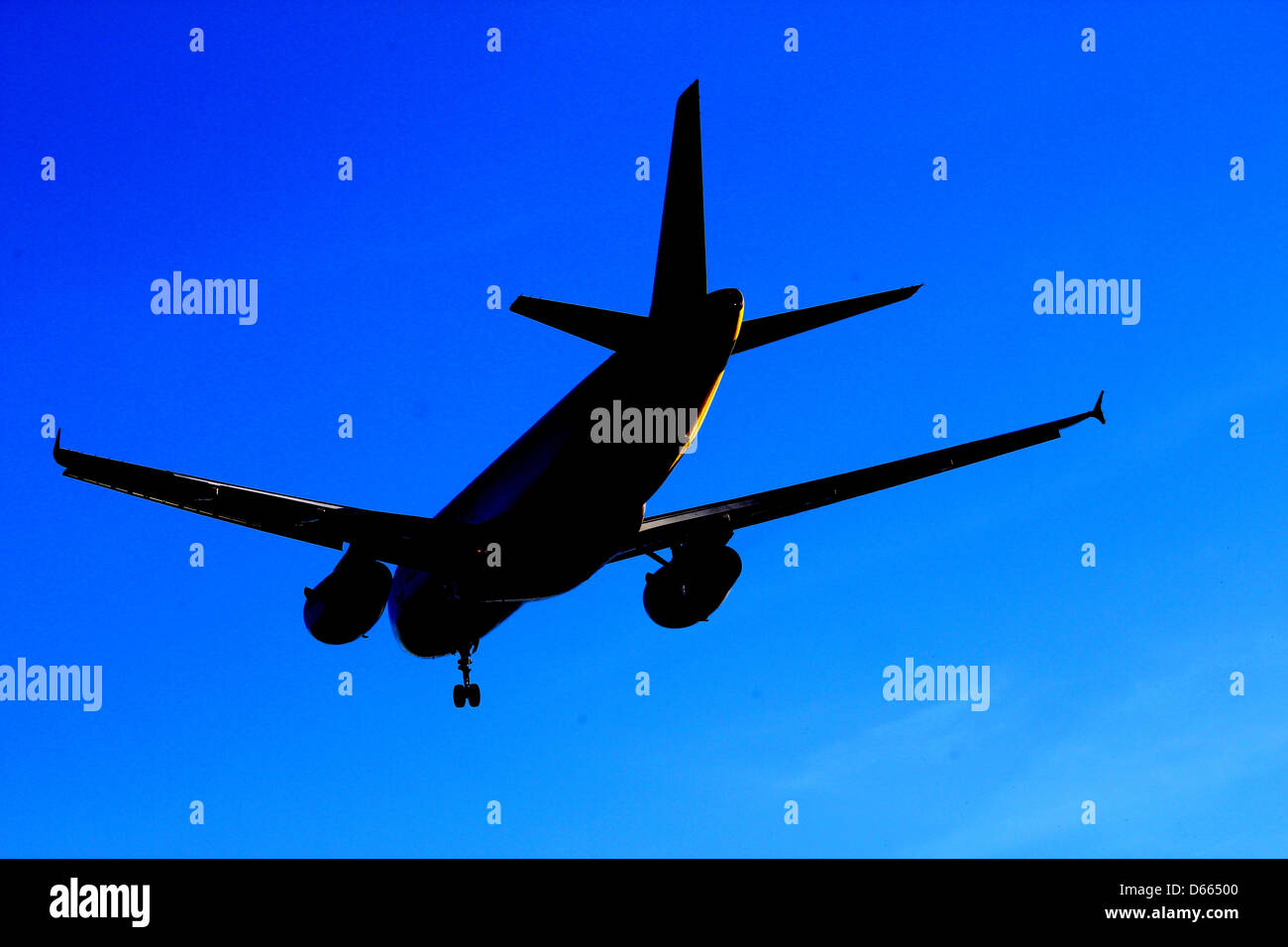 Plane shadow hi-res stock photography and images - Alamy