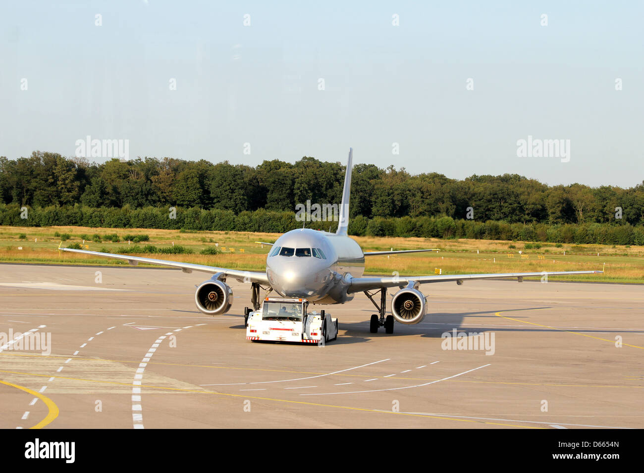 plain towing vehicle Stock Photo - Alamy
