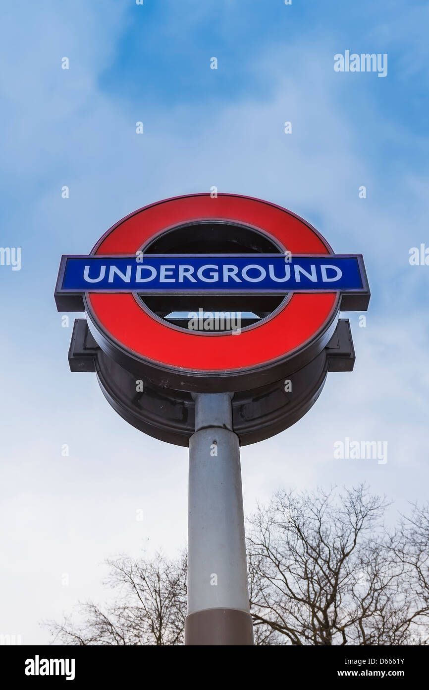 London underground tube sign hi-res stock photography and images - Alamy