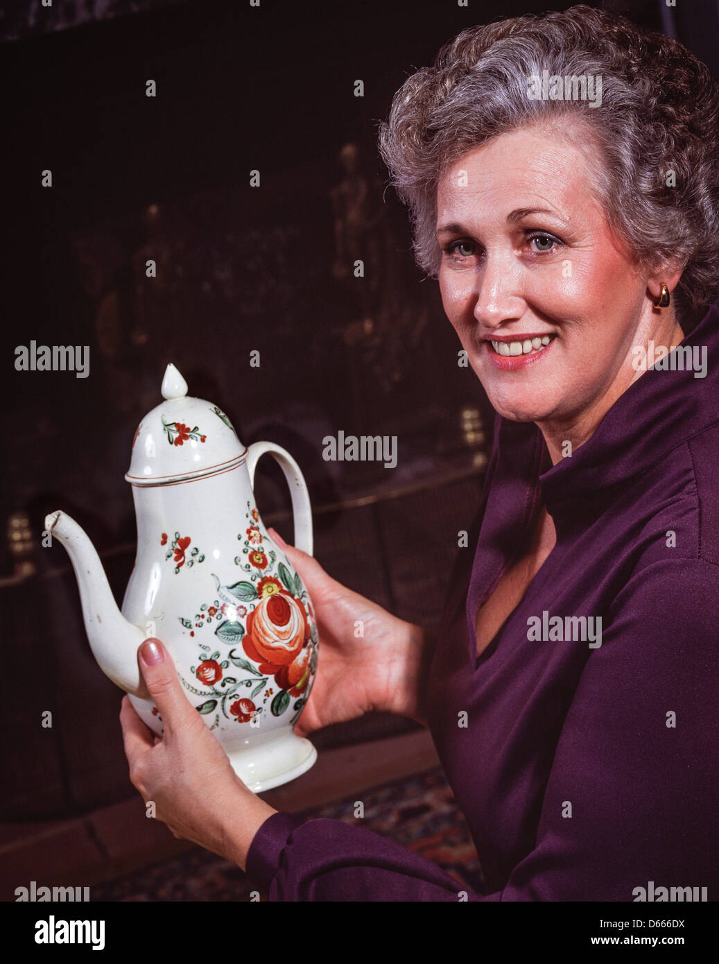 Fine bone china tea pot hi-res stock photography and images - Alamy