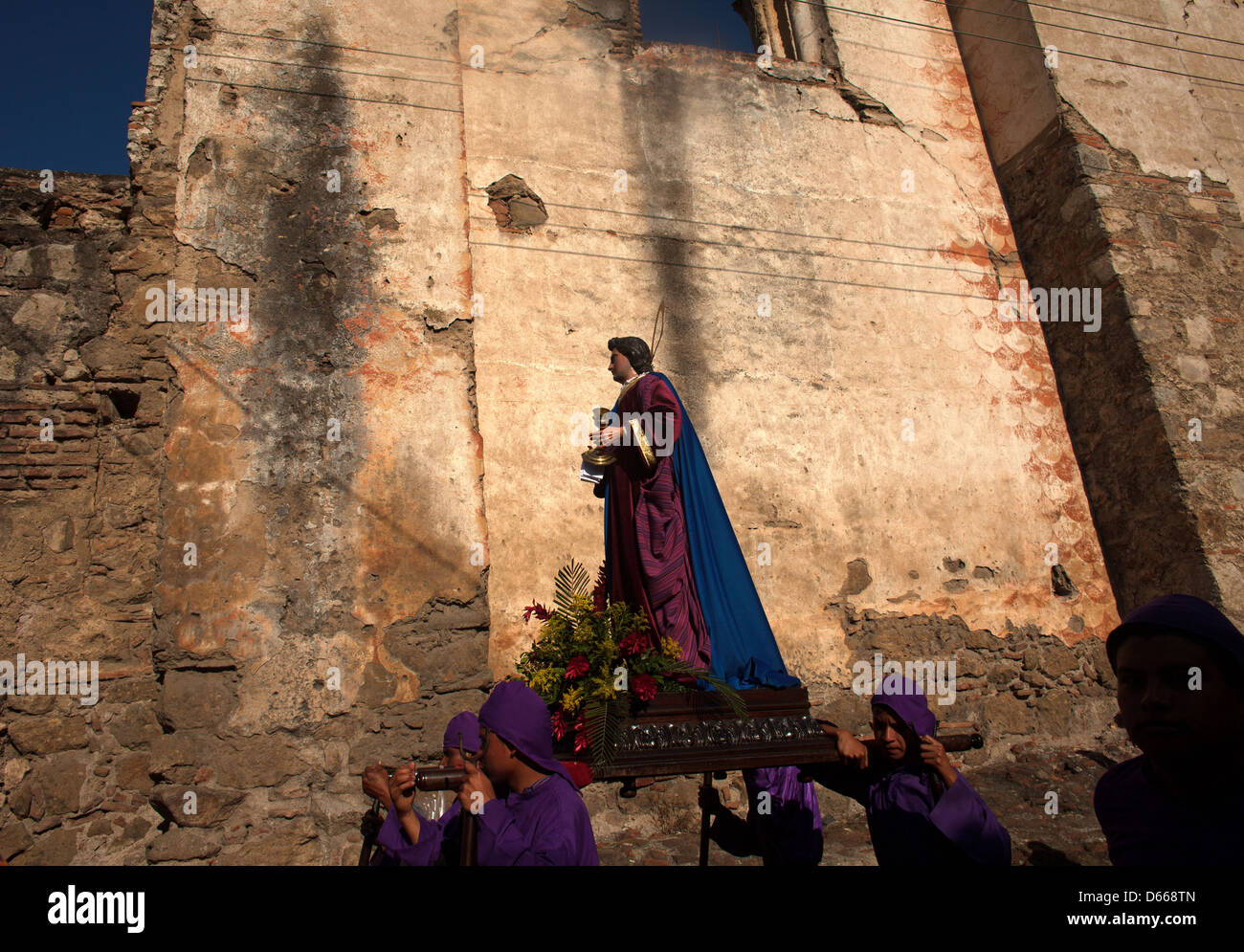 Men carry a sculpture of a Saint during Easter Holy Week in Antigua ...