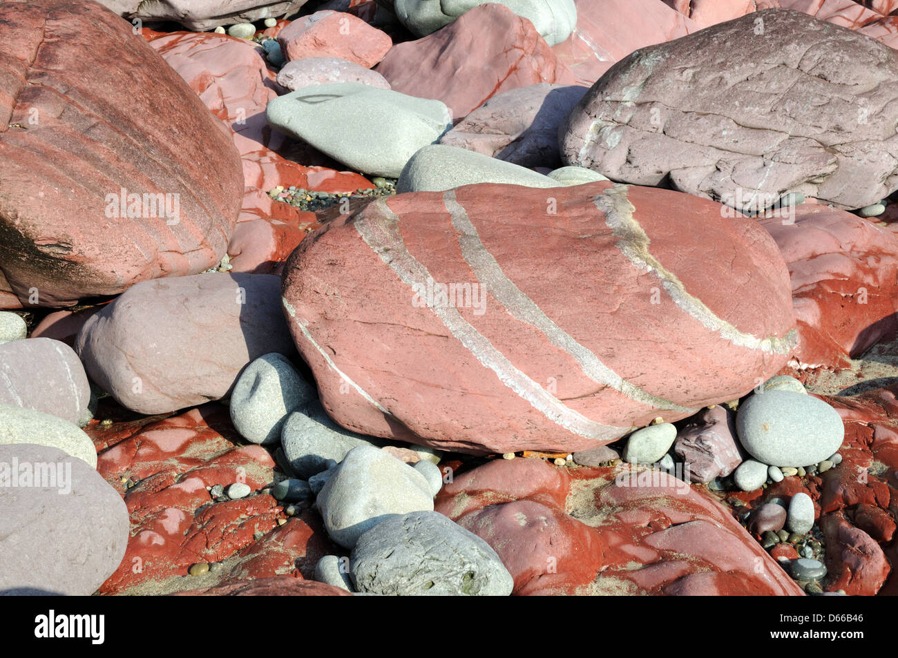 Large round rocks hi-res stock photography and images - Alamy