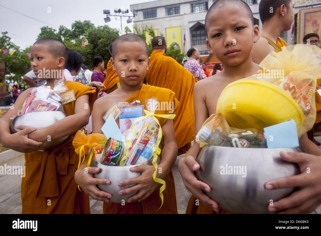 Traditional thai alms bowls hi-res stock photography and images - Alamy
