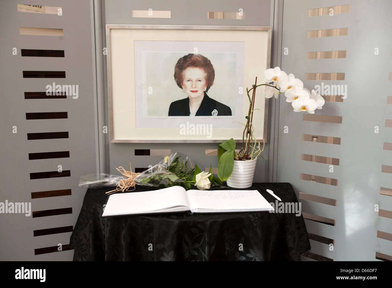 The british embassy in lisbon hi-res stock photography and images - Alamy