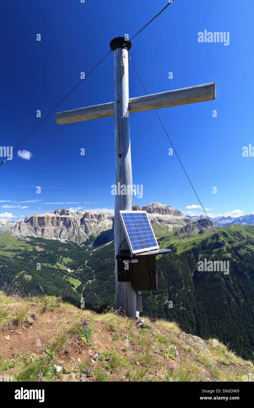 Solar cross symbol hi-res stock photography and images - Alamy