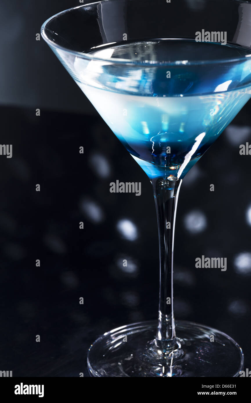 Cocktails on the disco dance floor Stock Photo - Alamy