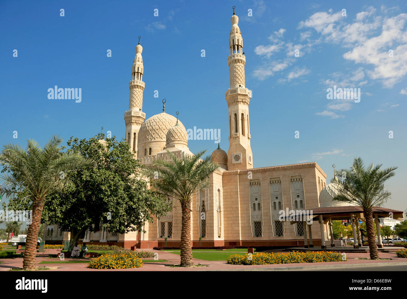 Jumeirah Mosque, the only mosque in Dubai which is open to the public ...