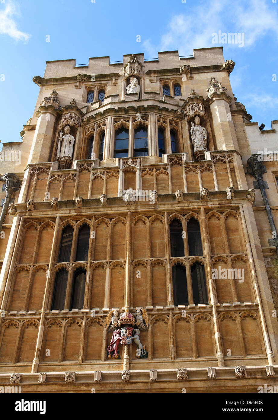 Bodleian library statue oxford hi-res stock photography and images - Alamy