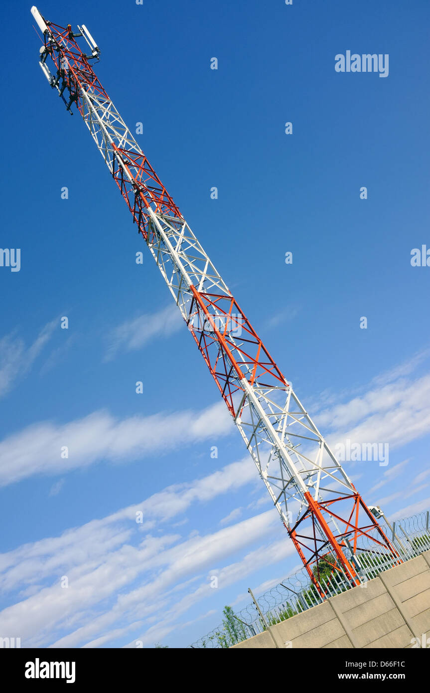 A tall red and white radar tower against a blue sky Stock Photo - Alamy