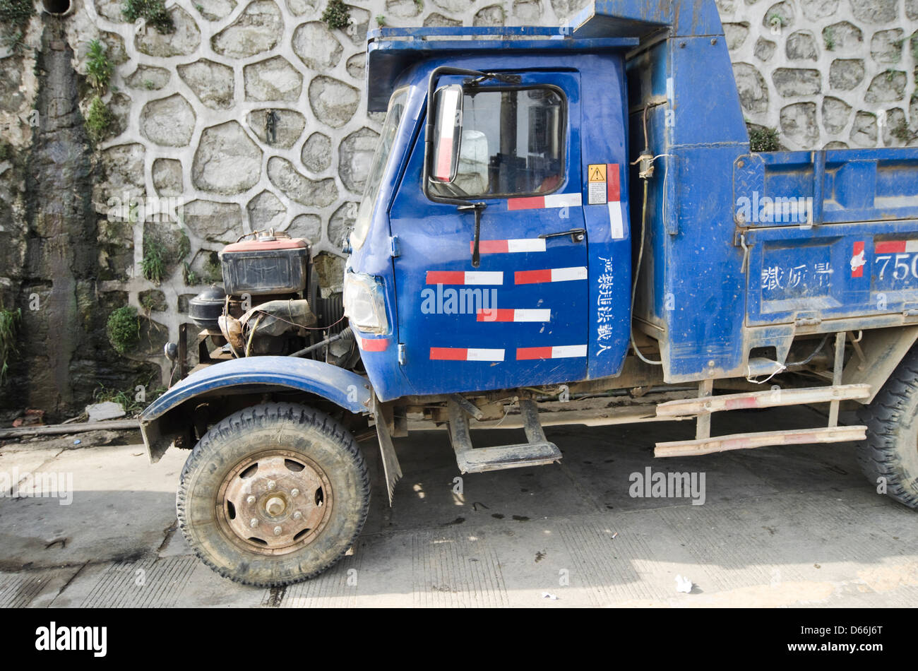 Battered lorry hi-res stock photography and images - Alamy