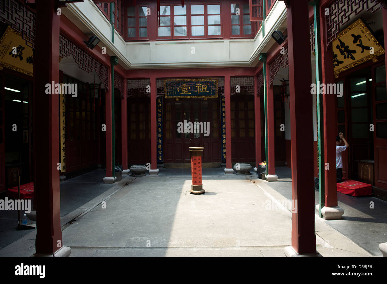 Back to temple hi-res stock photography and images - Alamy
